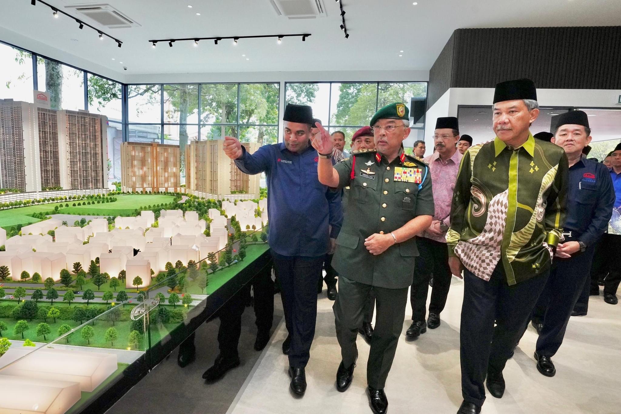 AGONG berkenan lancar rumah SASaR di Kem Wardieburn Setapak hari ini